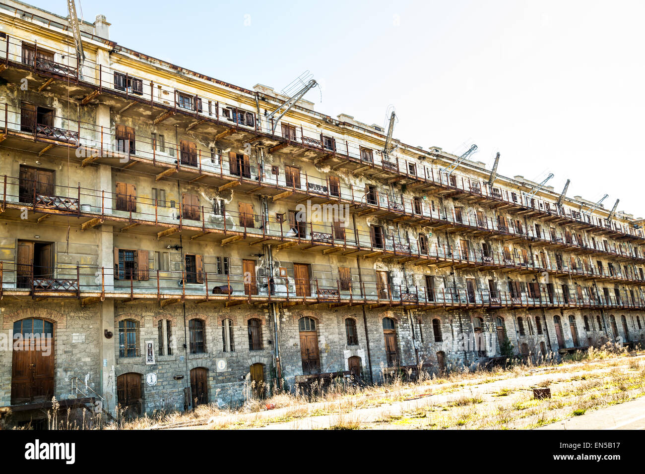 Old buildins hi-res stock photography and images - Alamy
