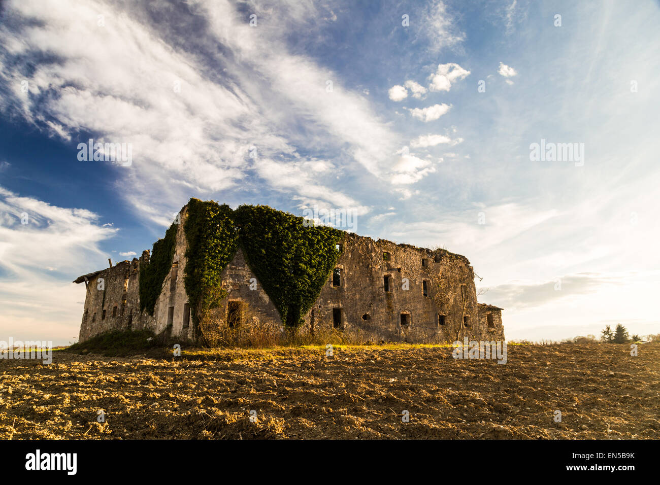 an abandoned and ruined farm in the fields of Italy Stock Photo - Alamy