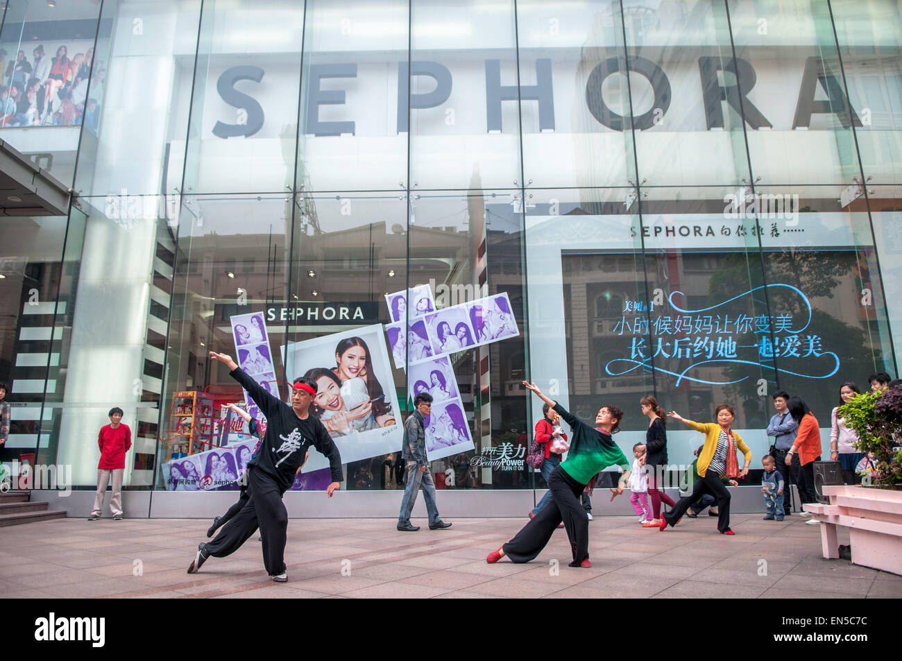 people dancing in Shanghai Nanjing road Stock Photo - Alamy