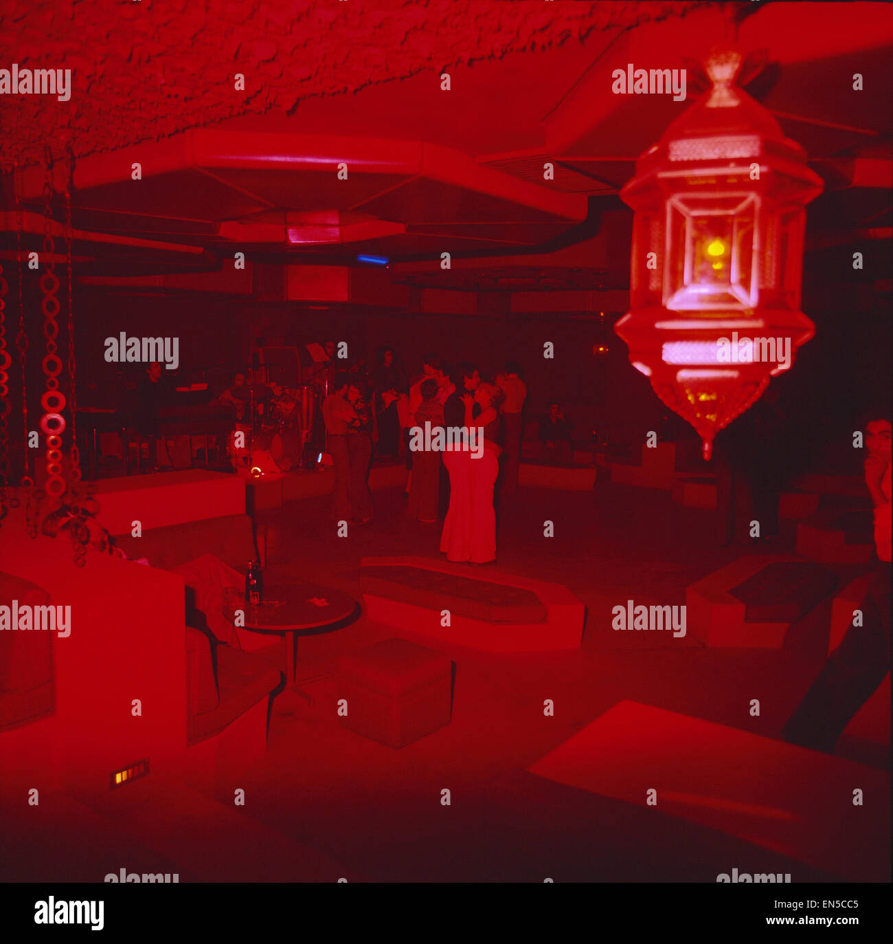 1970s night club hi-res stock photography and images - Alamy