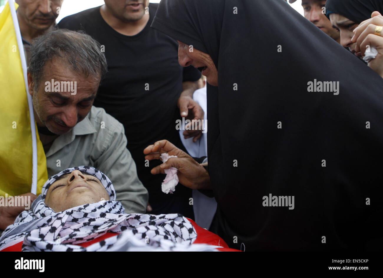 Jenin, West Bank, Palestinian Territory. 28th Apr, 2015. Relatives ...