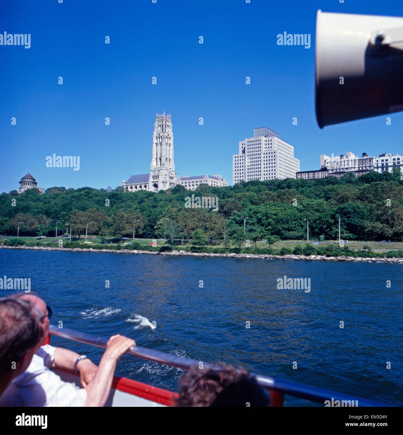 Aussicht auf die Riverside Church, New York City, New York, USA 1980er ...