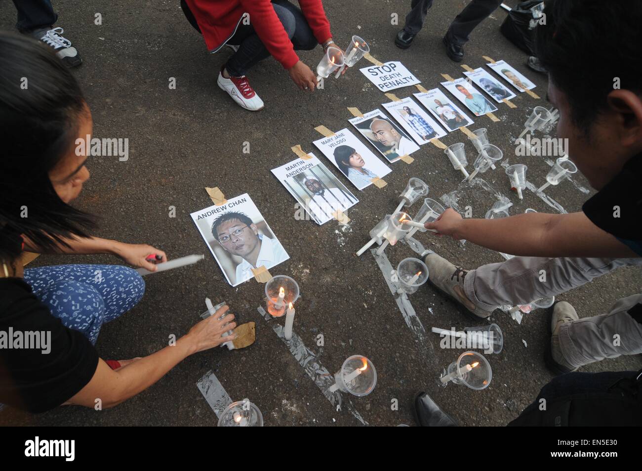 Jakarta, Indonesia. 28th Apr, 2015. Indonesian activists hold a protest ...