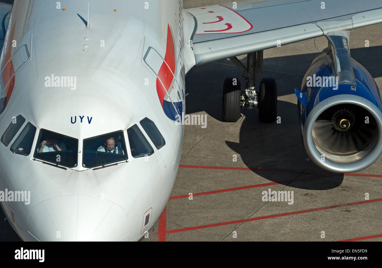 Ba airbus a320 jet airliner hi-res stock photography and images - Alamy