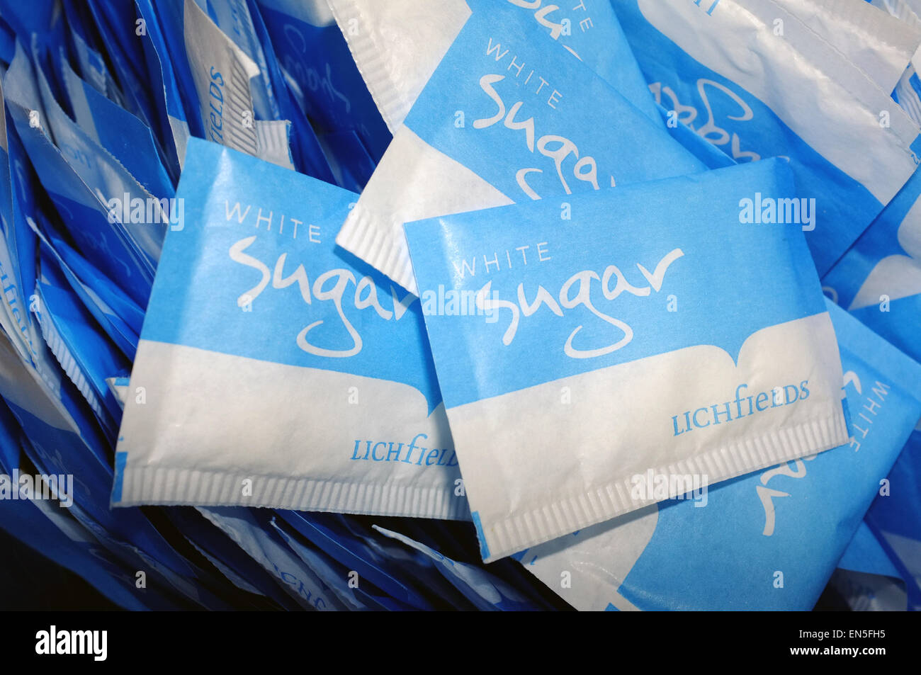 Sugar sachets hi-res stock photography and images - Alamy