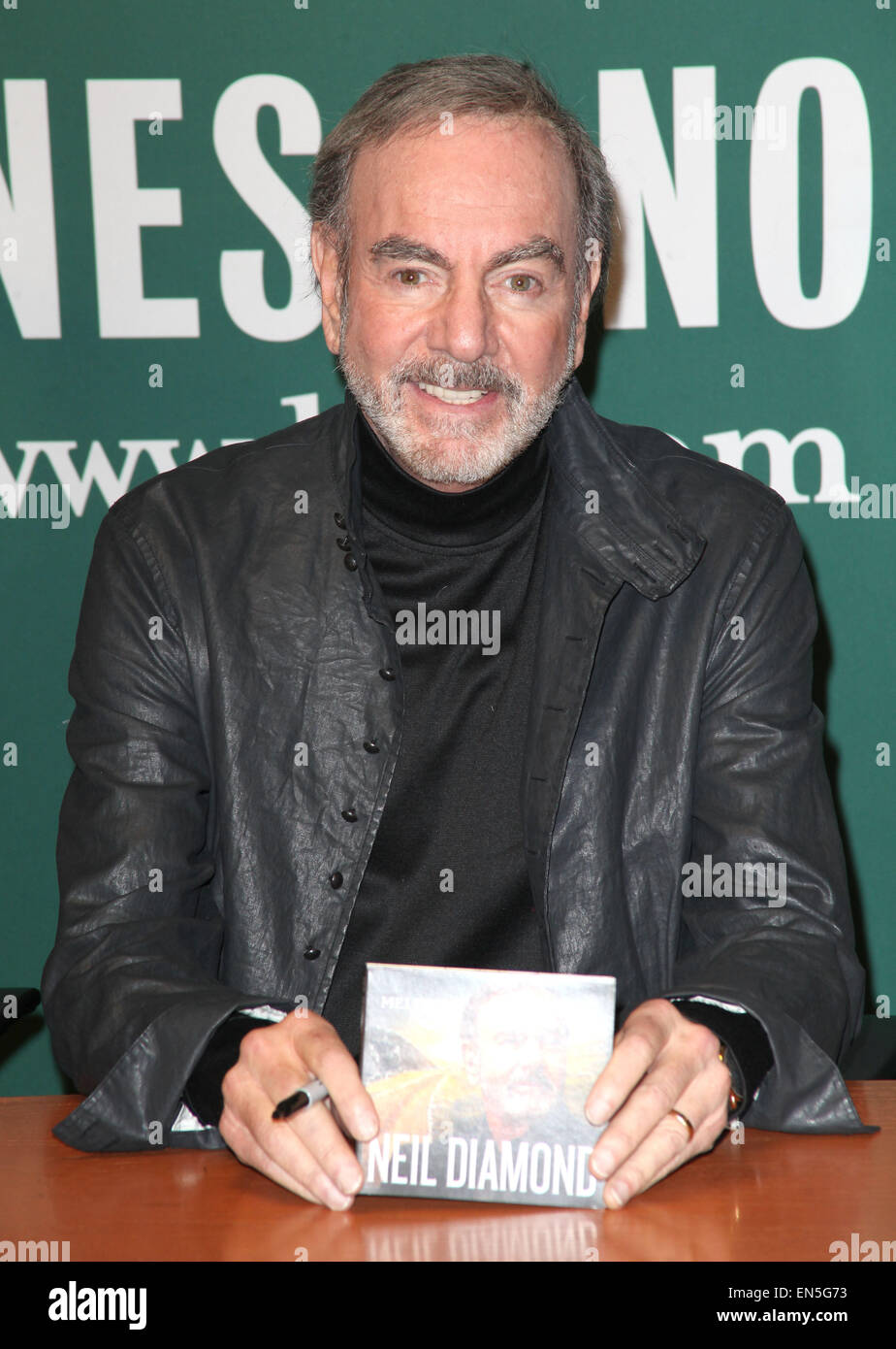 Neil Diamond signs copies of his album 'Melody Road' at Barnes & Noble ...
