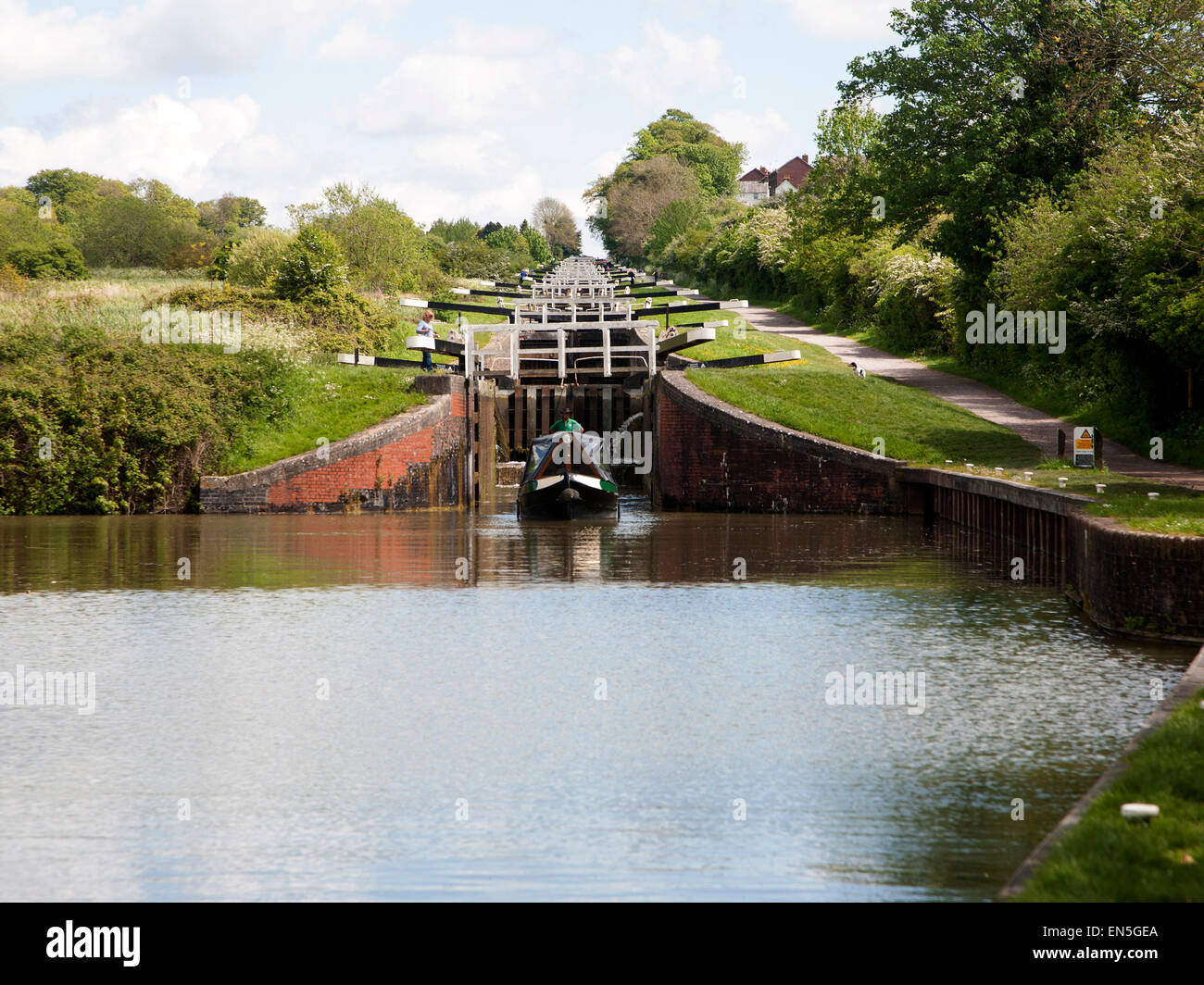 Caen Hill flight of locks on the Kennet and Avon canal Devizes ...