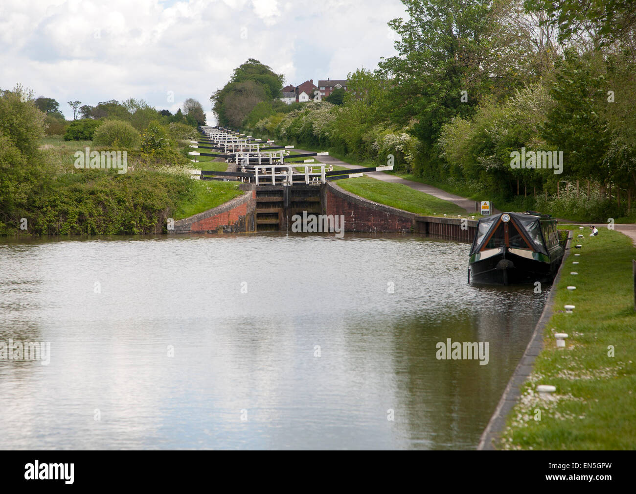 Caen Hill flight of locks on the Kennet and Avon canal Devizes ...