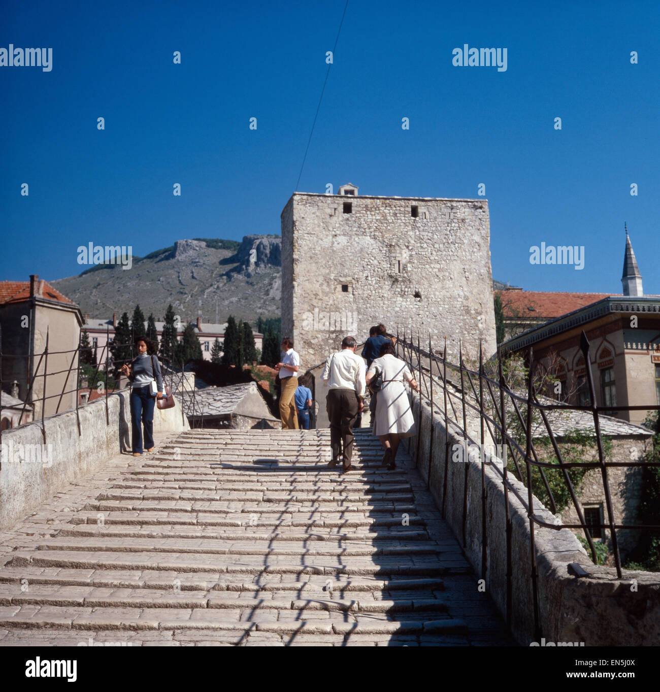 Die Brücke Stari most von Mostar, Herzegowina, Jugoslawien 1970er Jahre ...