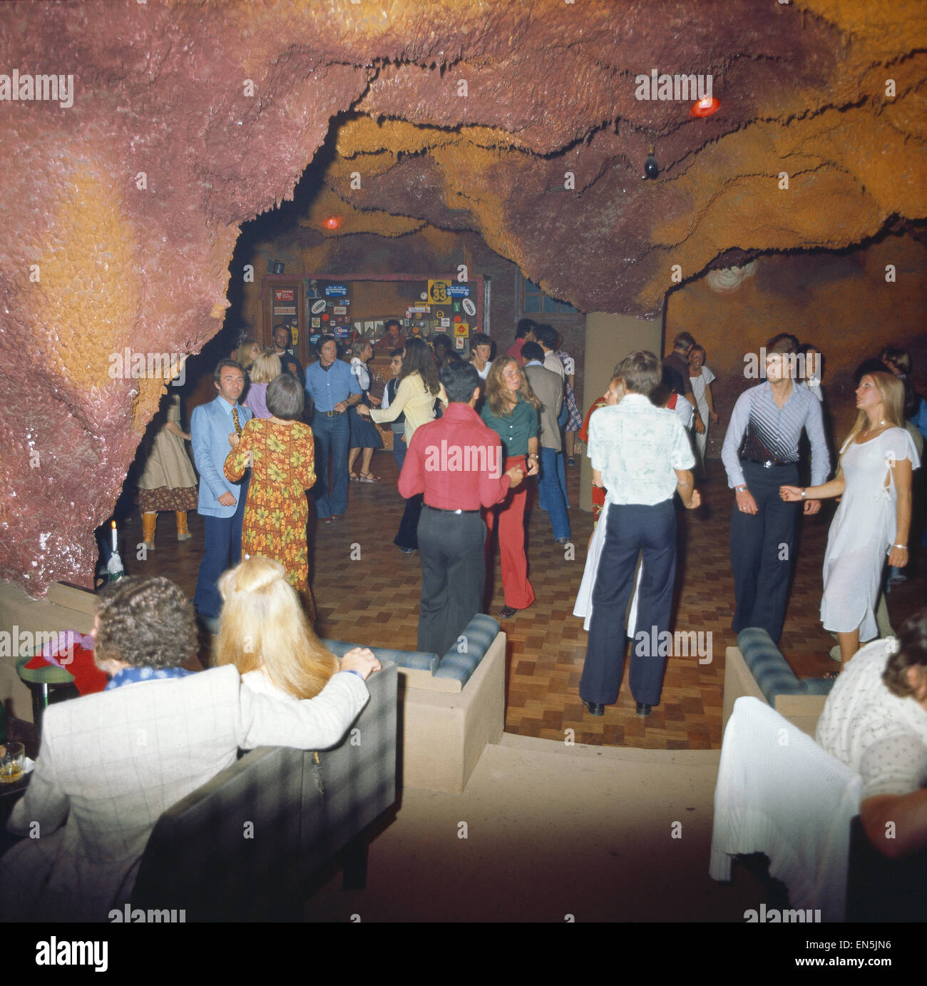 1970s night club hi-res stock photography and images - Alamy