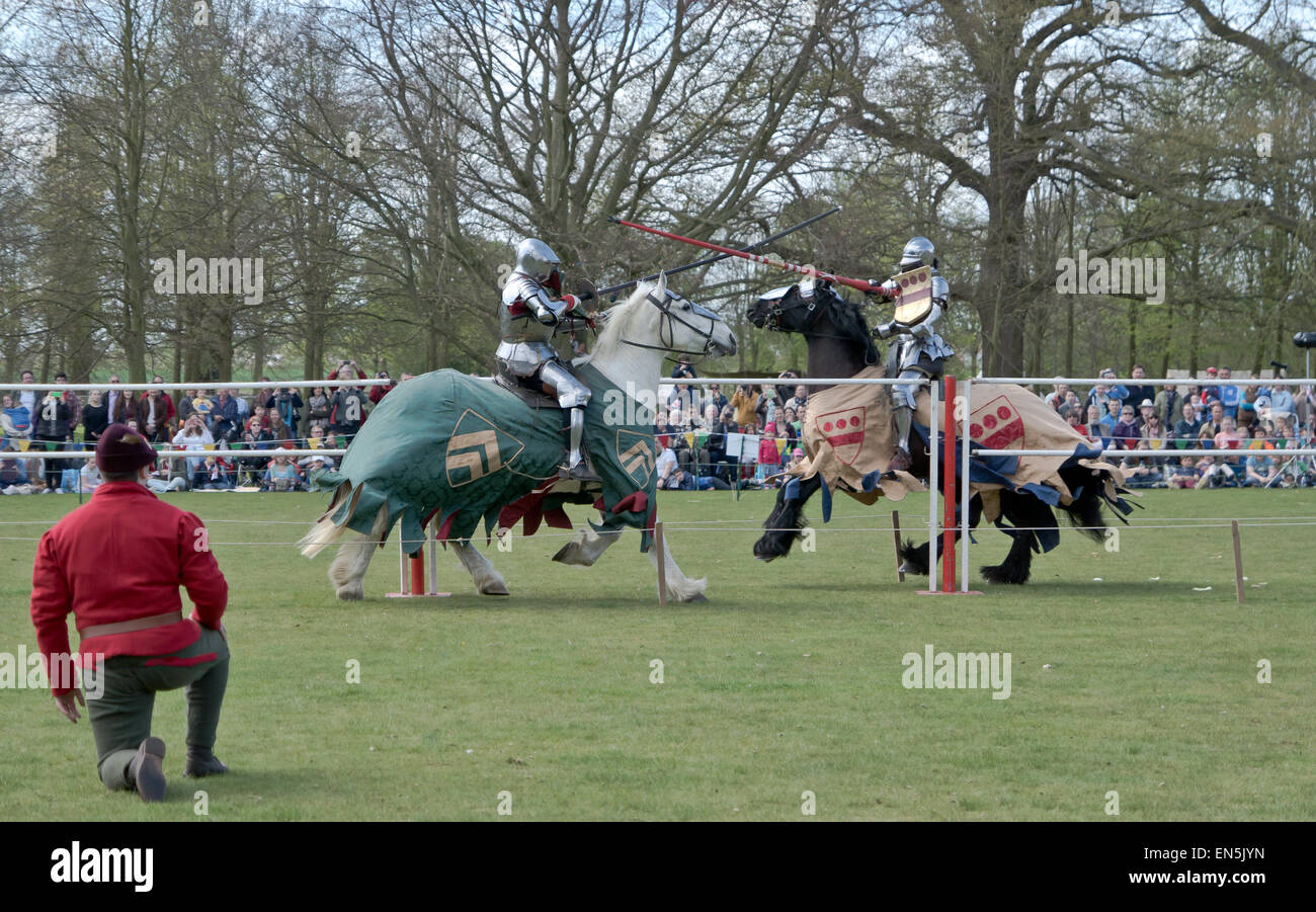 Knights jousting hi-res stock photography and images - Alamy
