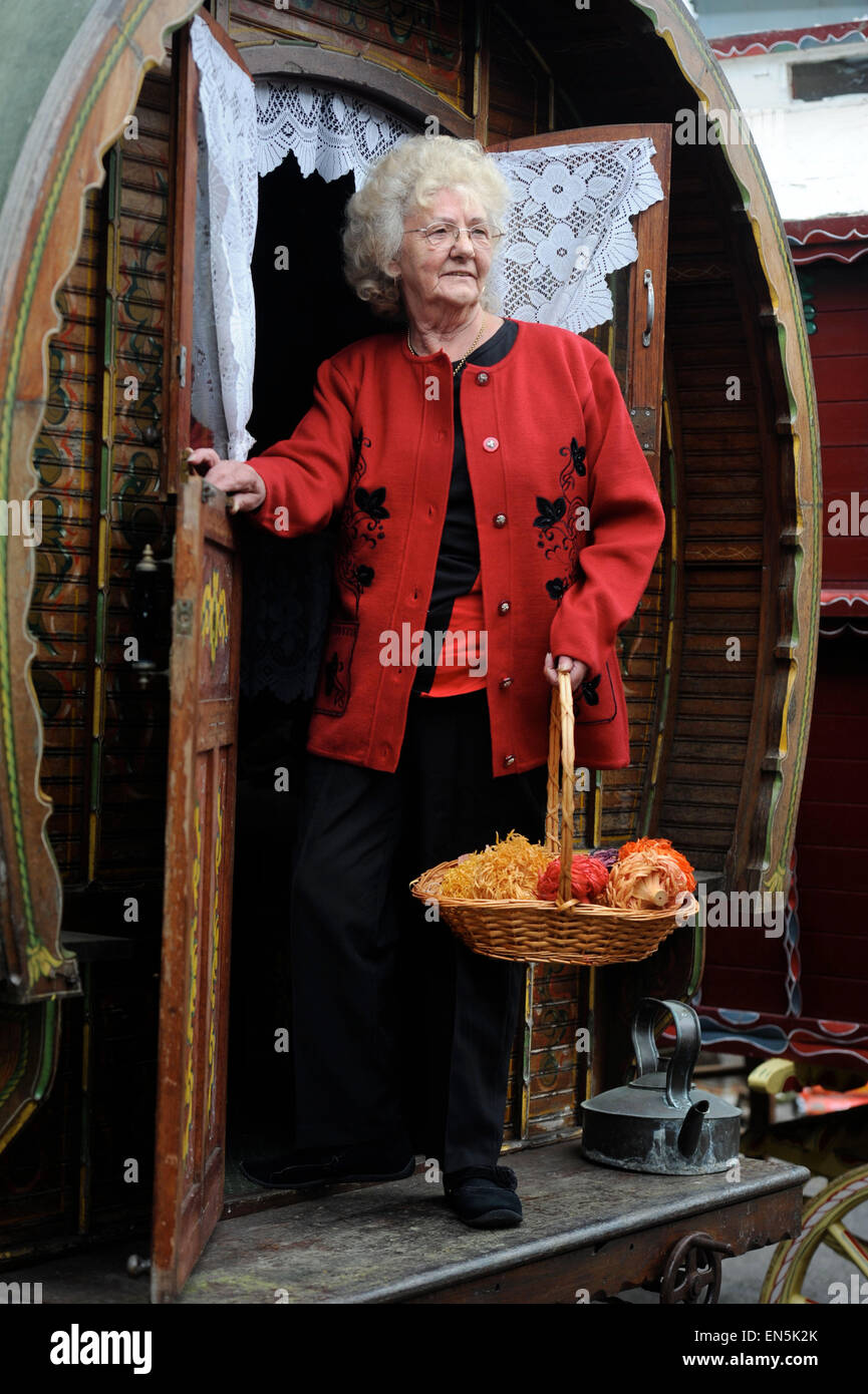 British gypsy woman hi-res stock photography and images - Alamy