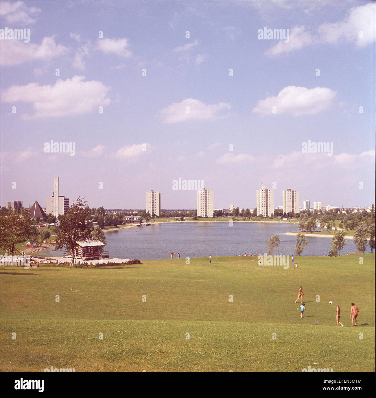 Deutschland, München, Der Lerchenauer See Stock Photo - Alamy