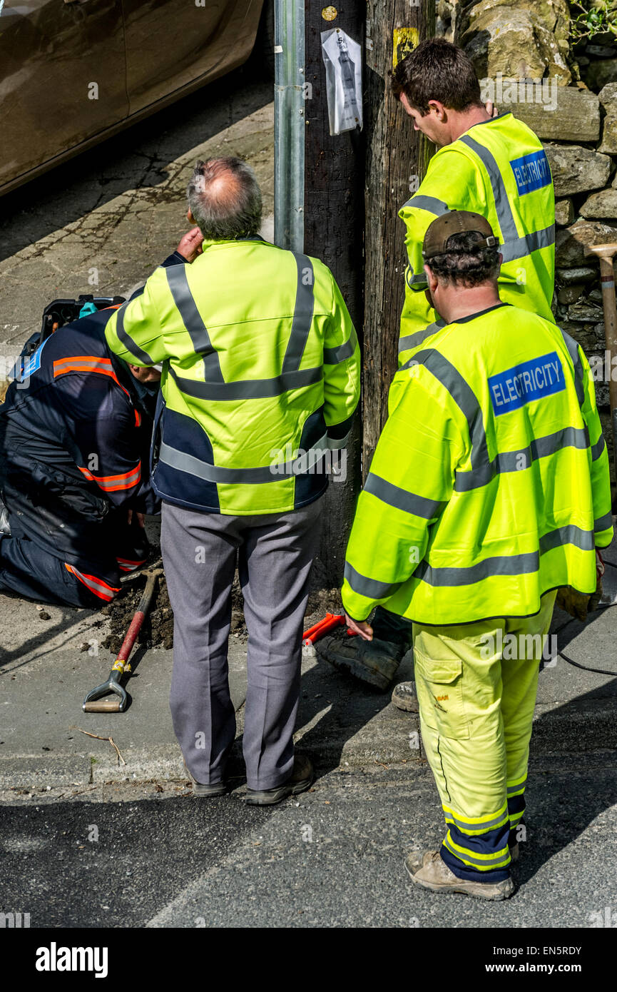 Electricity; Men at work Stock Photo - Alamy