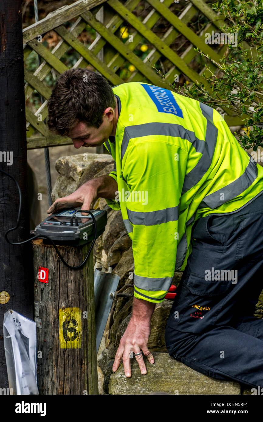 Electricity; Men at work Stock Photo - Alamy