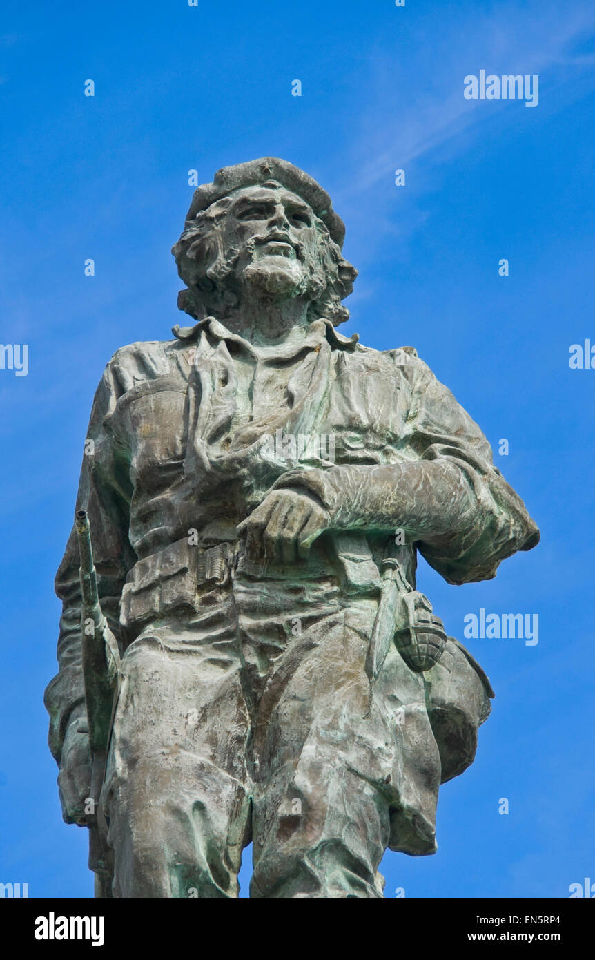 Vertical close up view of the Ernesto Che Guevara statue in Santa Clara ...