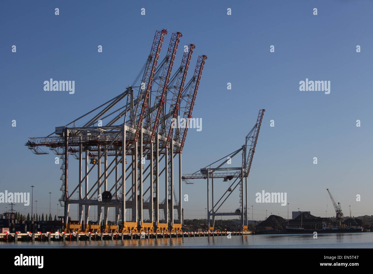 DP World container port in Southampton Docks Stock Photo - Alamy