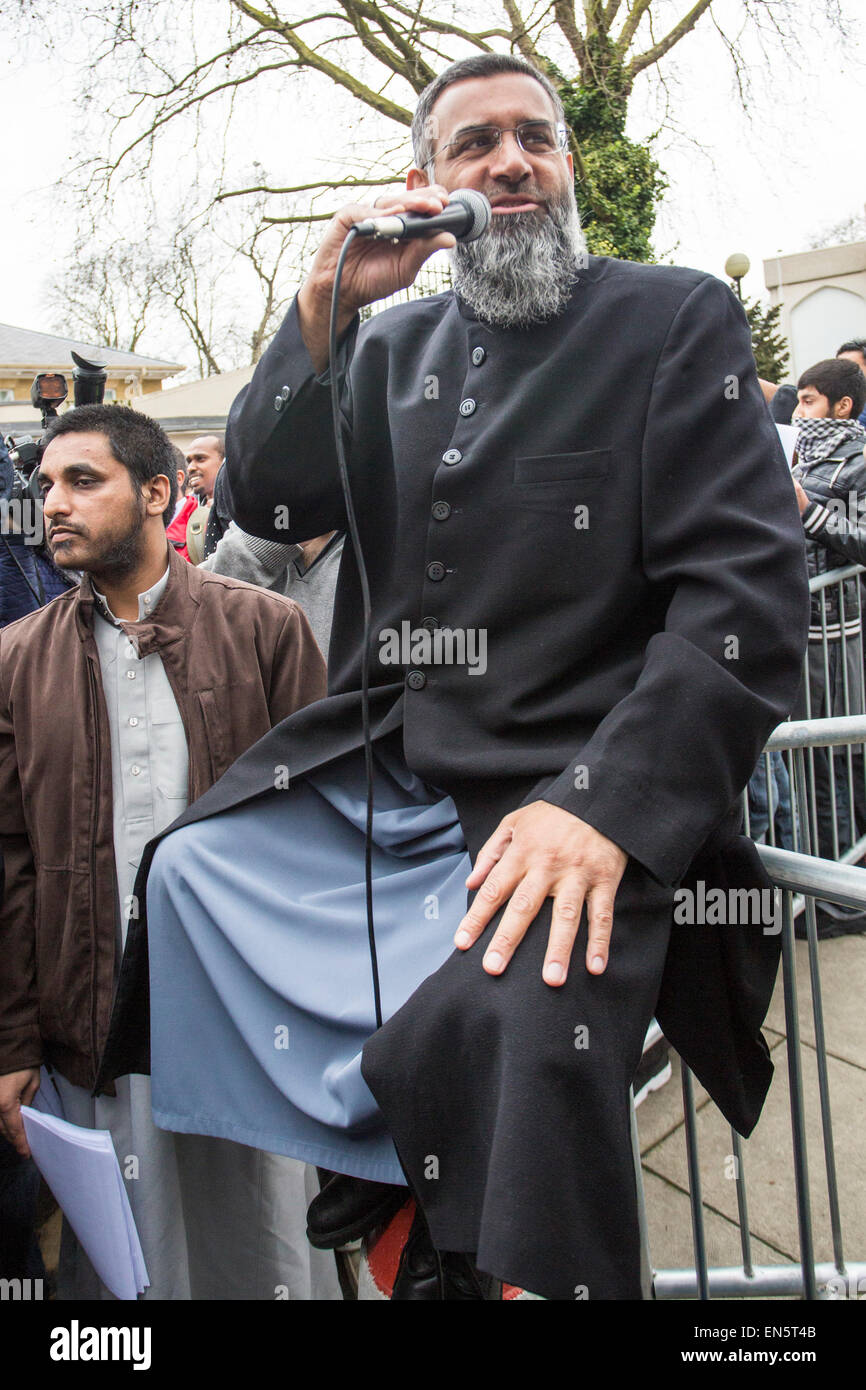 Preacher Anjem Choudary addresses a crowd outside Regents Park Mosque ...