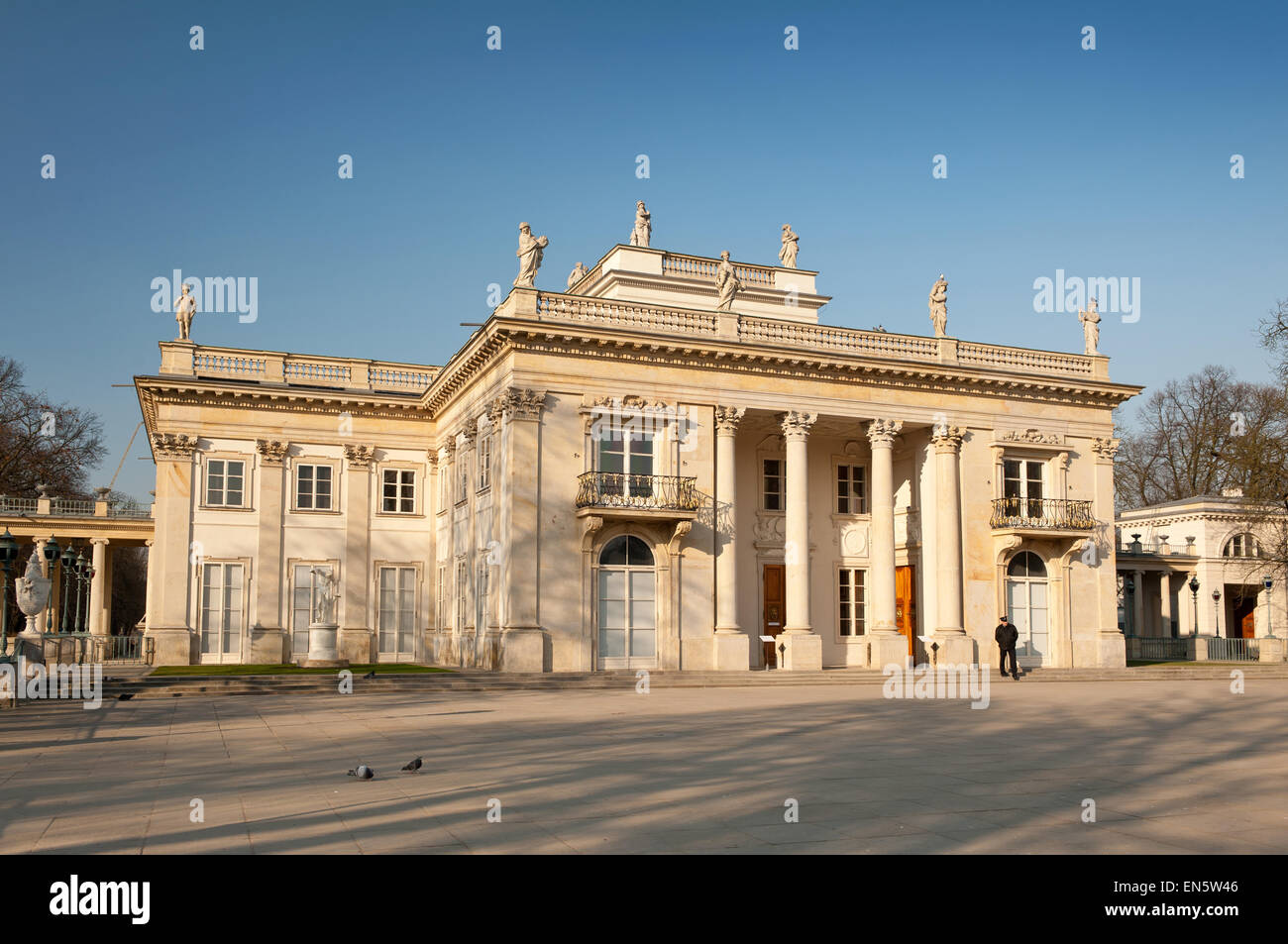 Palace park architecture hi-res stock photography and images - Alamy