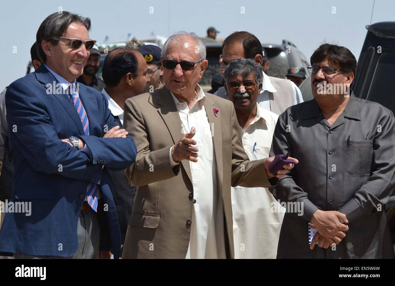Balochistan Governor Muhammad Khan Achakzai briefing UNHCR Quetta Sub ...