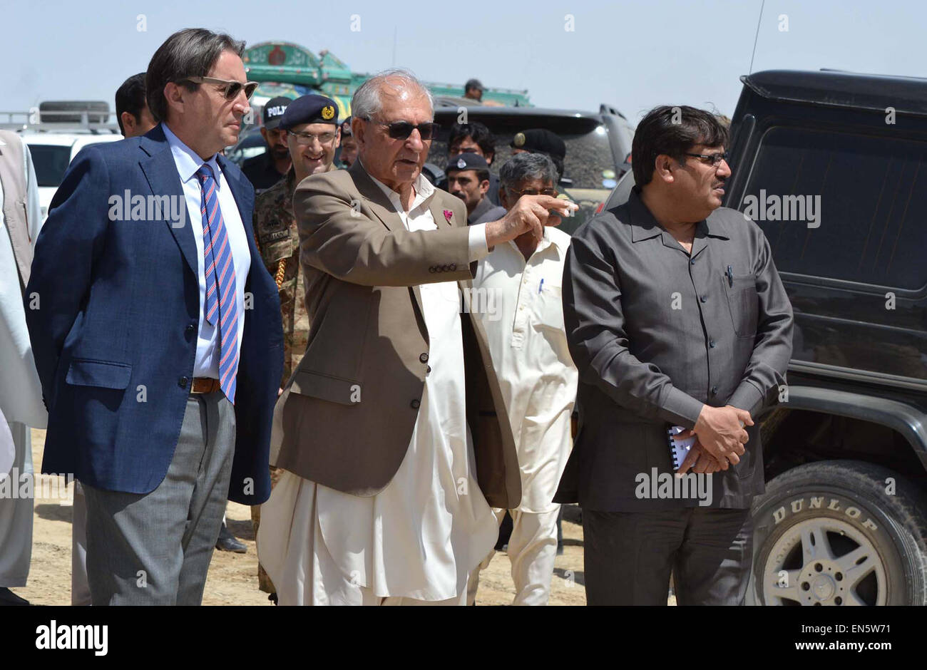 Balochistan Governor Muhammad Khan Achakzai briefing UNHCR Quetta Sub ...