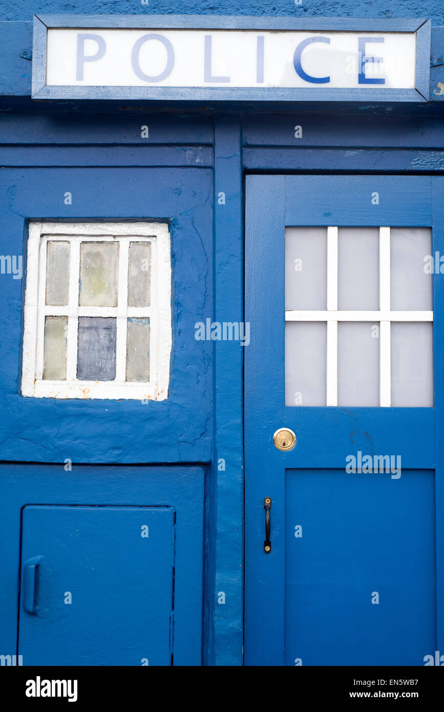 Blue police box hi-res stock photography and images - Alamy