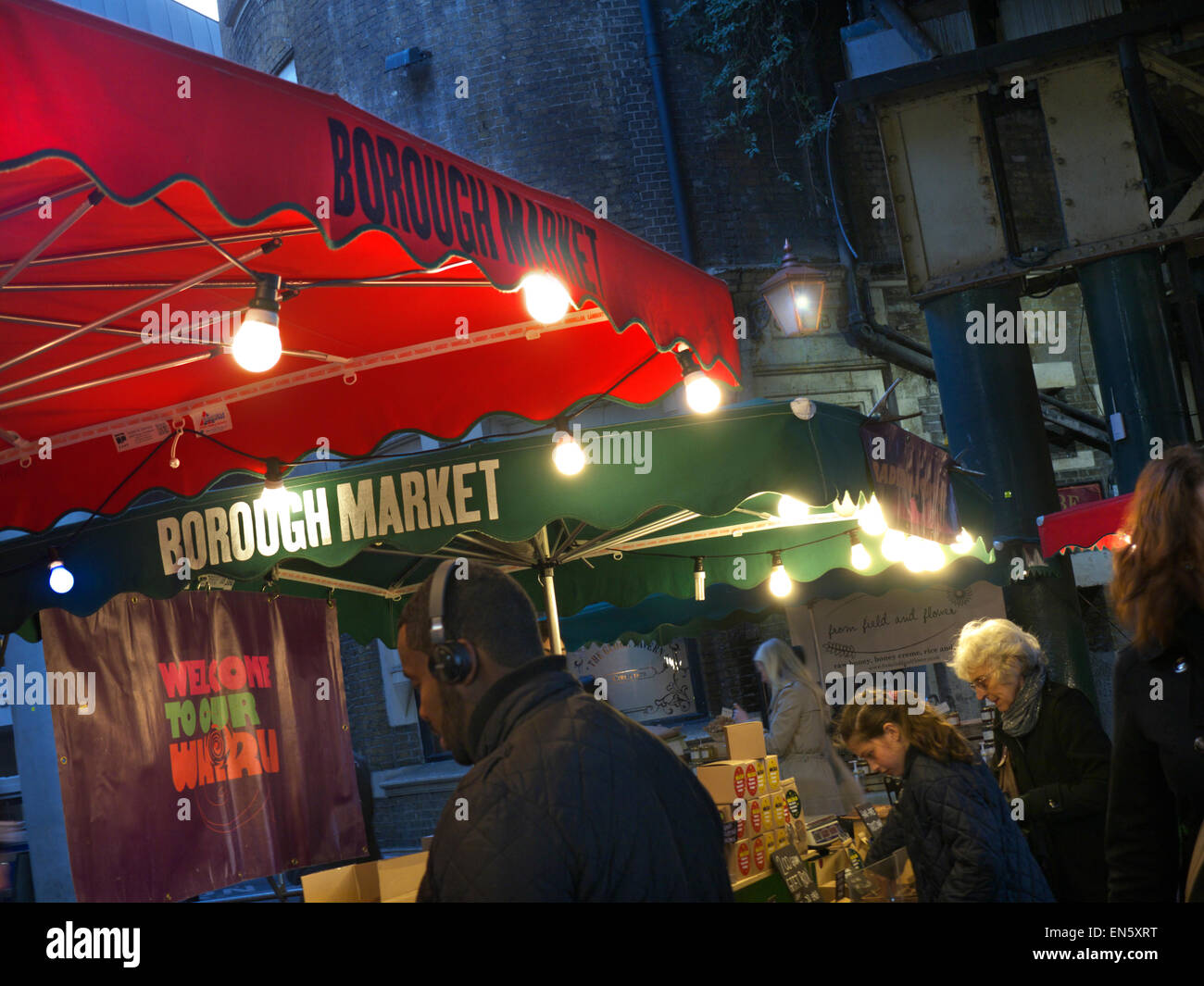 International market stalls hi-res stock photography and images - Alamy