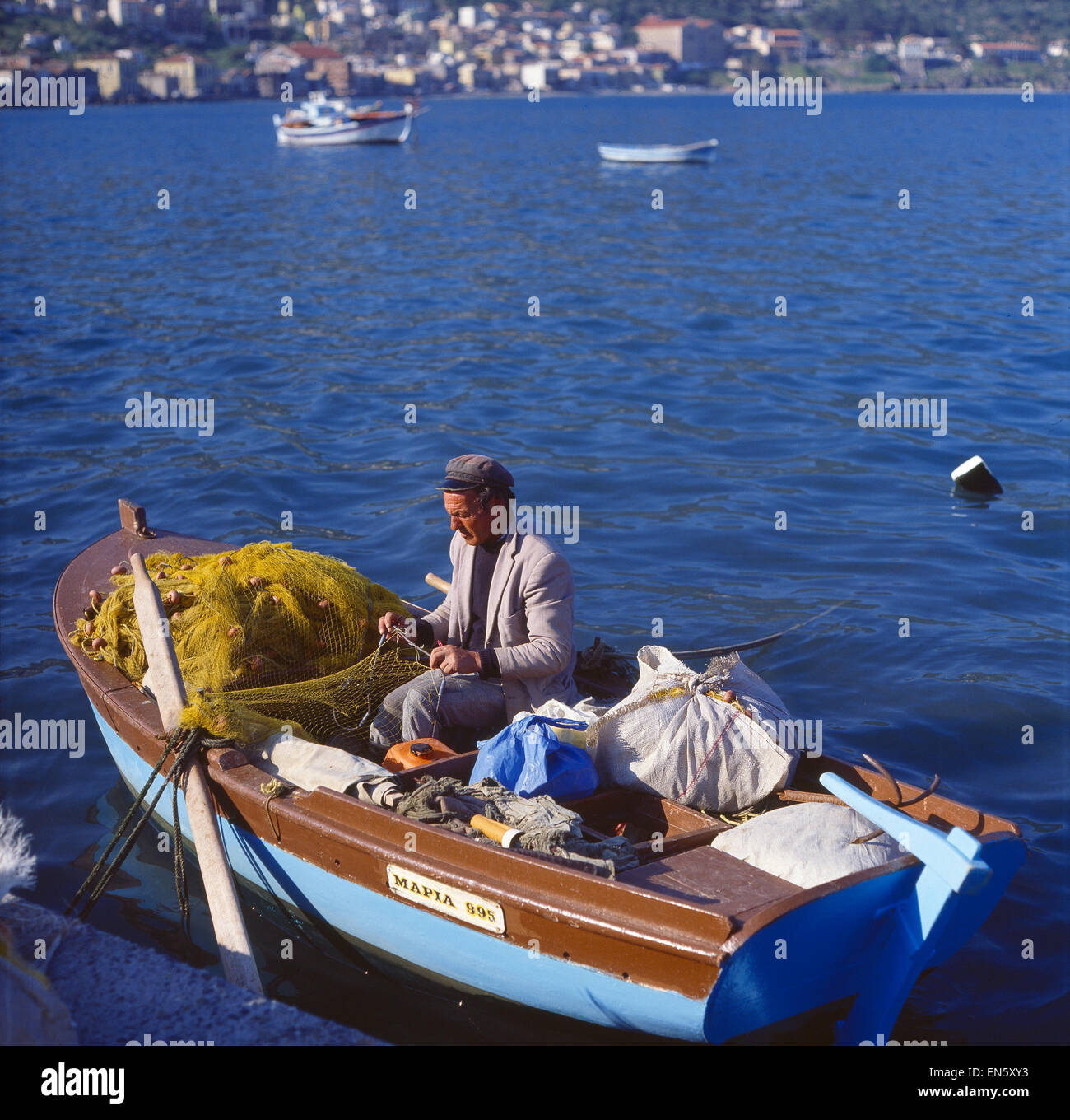 Griechenland, Fischer im Hafen von Samos Stock Photo - Alamy