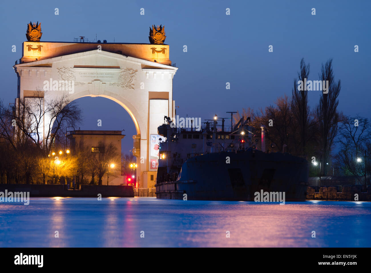 Ship moves from the first gateway to the second gateway of the Volga ...