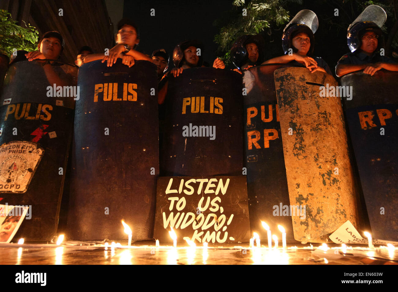 Makati, Philippines. 28th Apr, 2015. Riot police officers stand outside ...