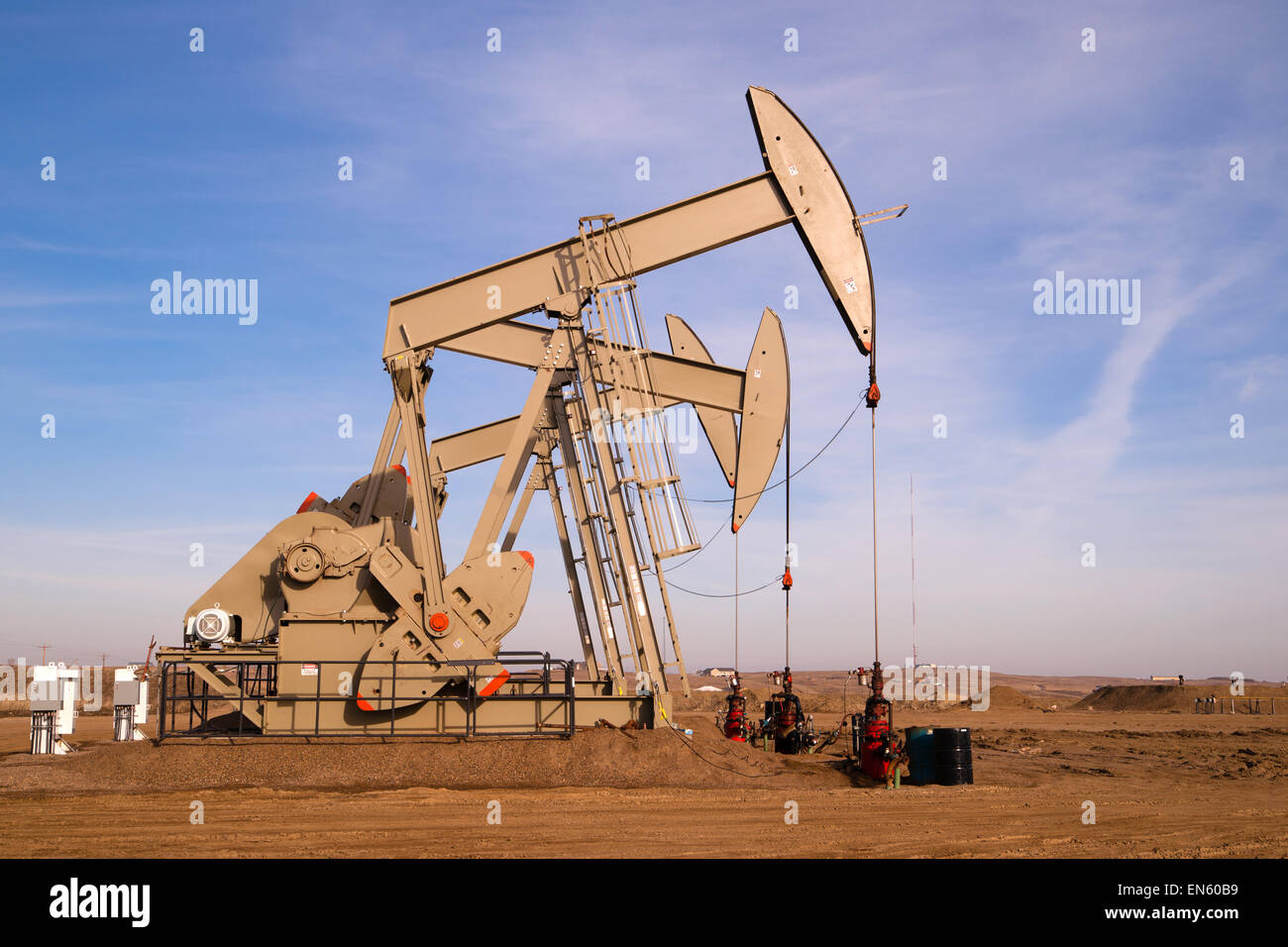 North dakota oil rig hi-res stock photography and images - Alamy
