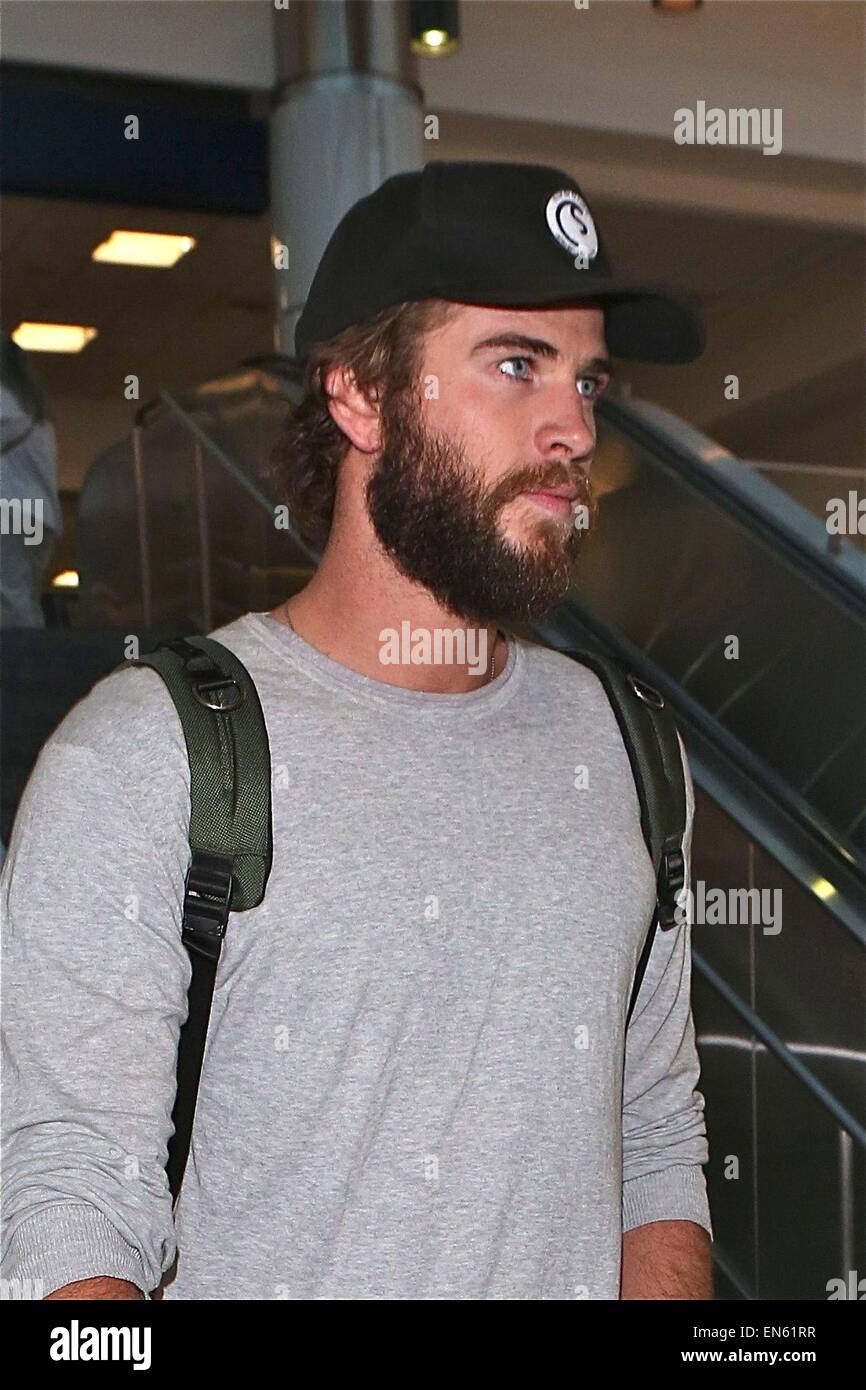 Liam Hemsworth arrives at Los Angeles International Airport (LAX ...