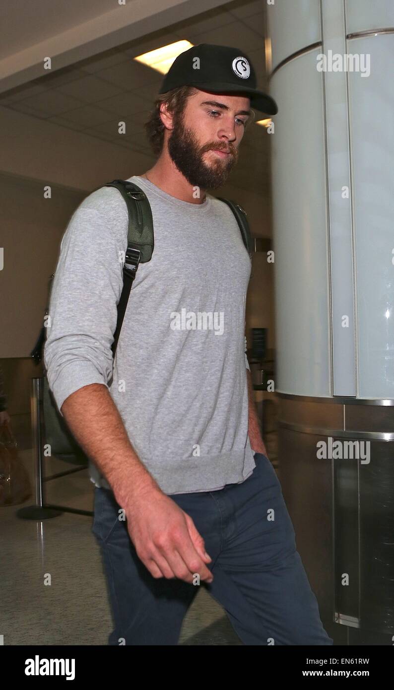 Liam Hemsworth arrives at Los Angeles International Airport (LAX ...