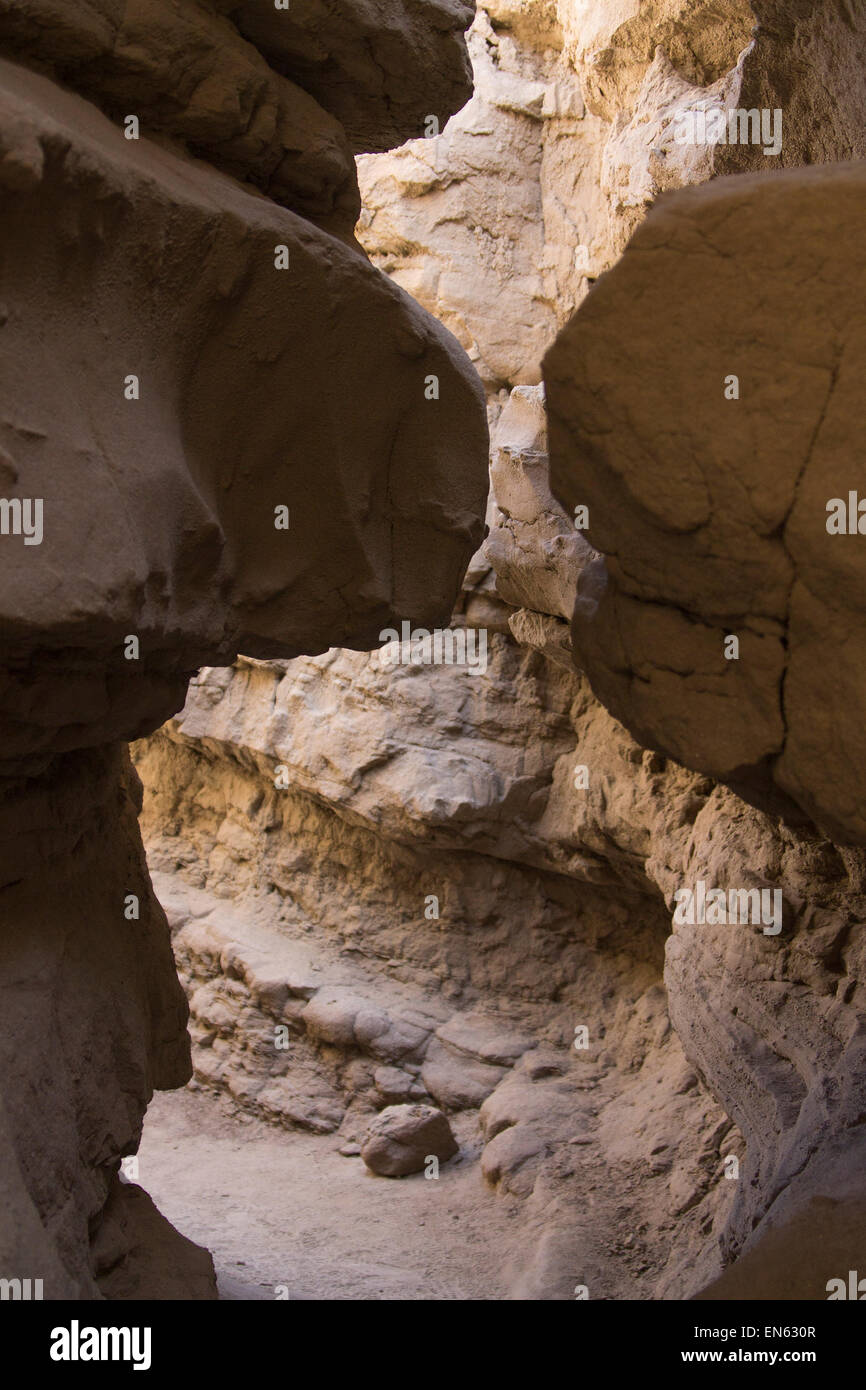 Desert landscape made up of rocks, boulders and crevices at Anza ...