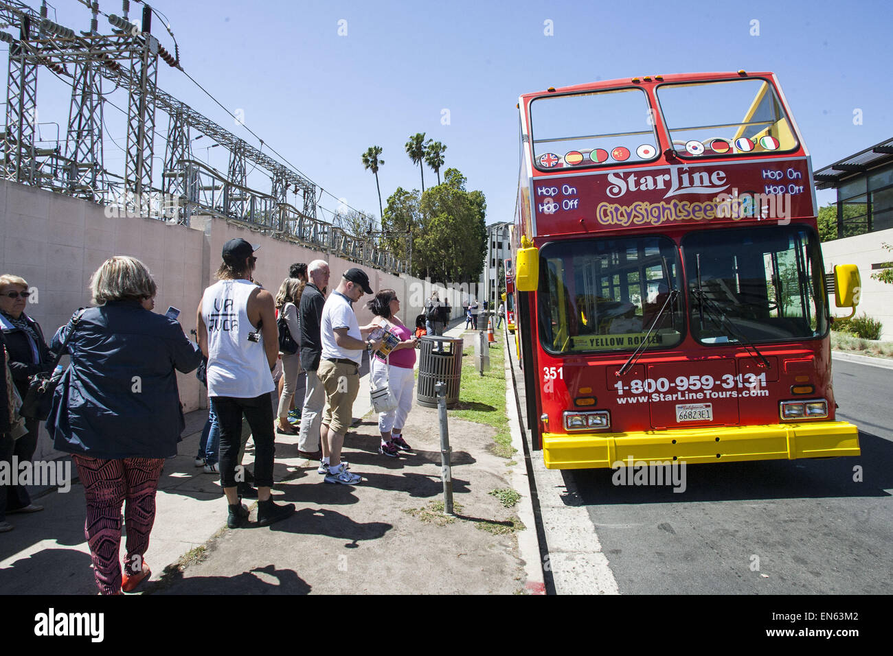 Bus loading hi-res stock photography and images - Alamy