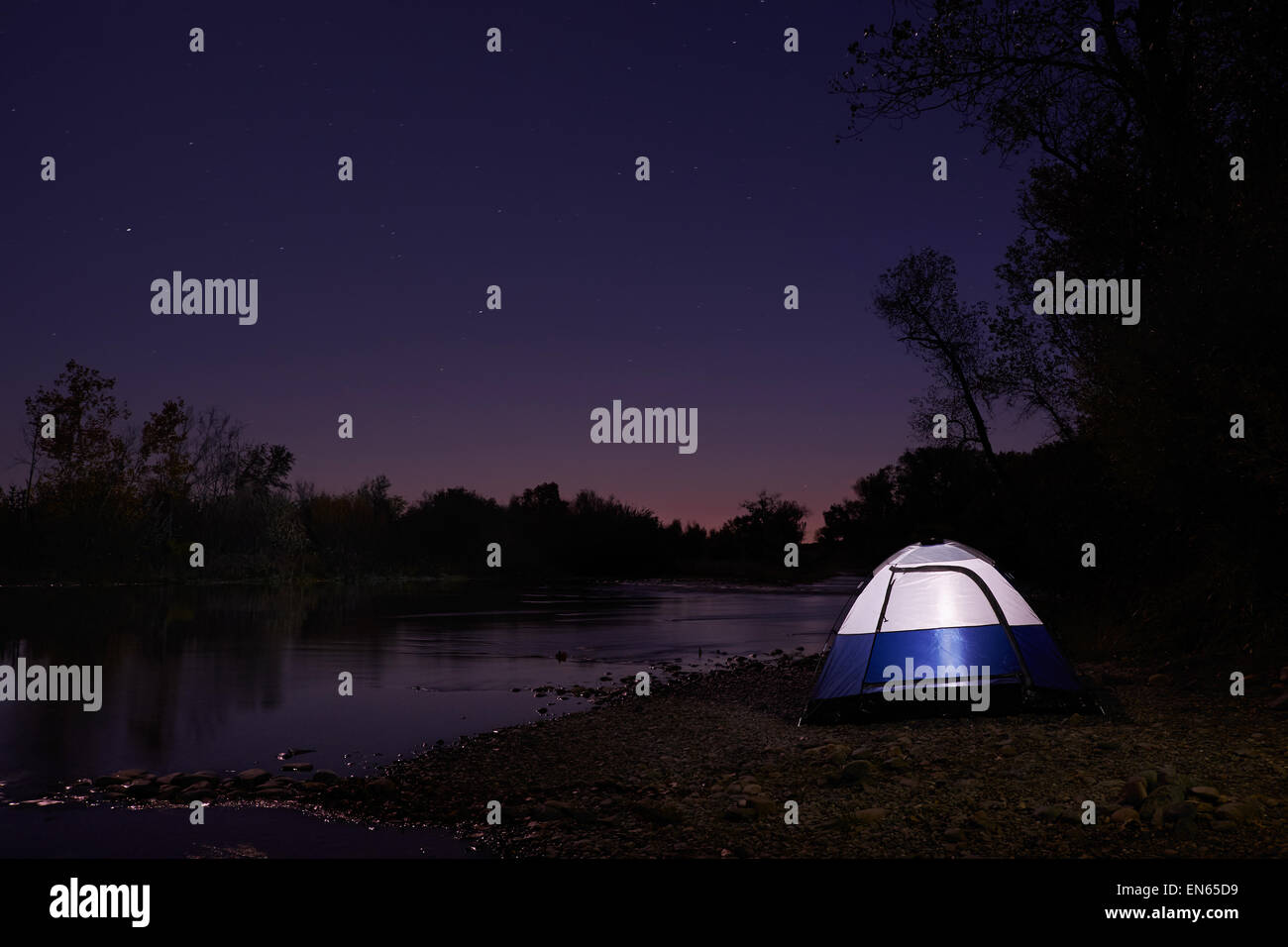 Camping at night hi-res stock photography and images - Alamy