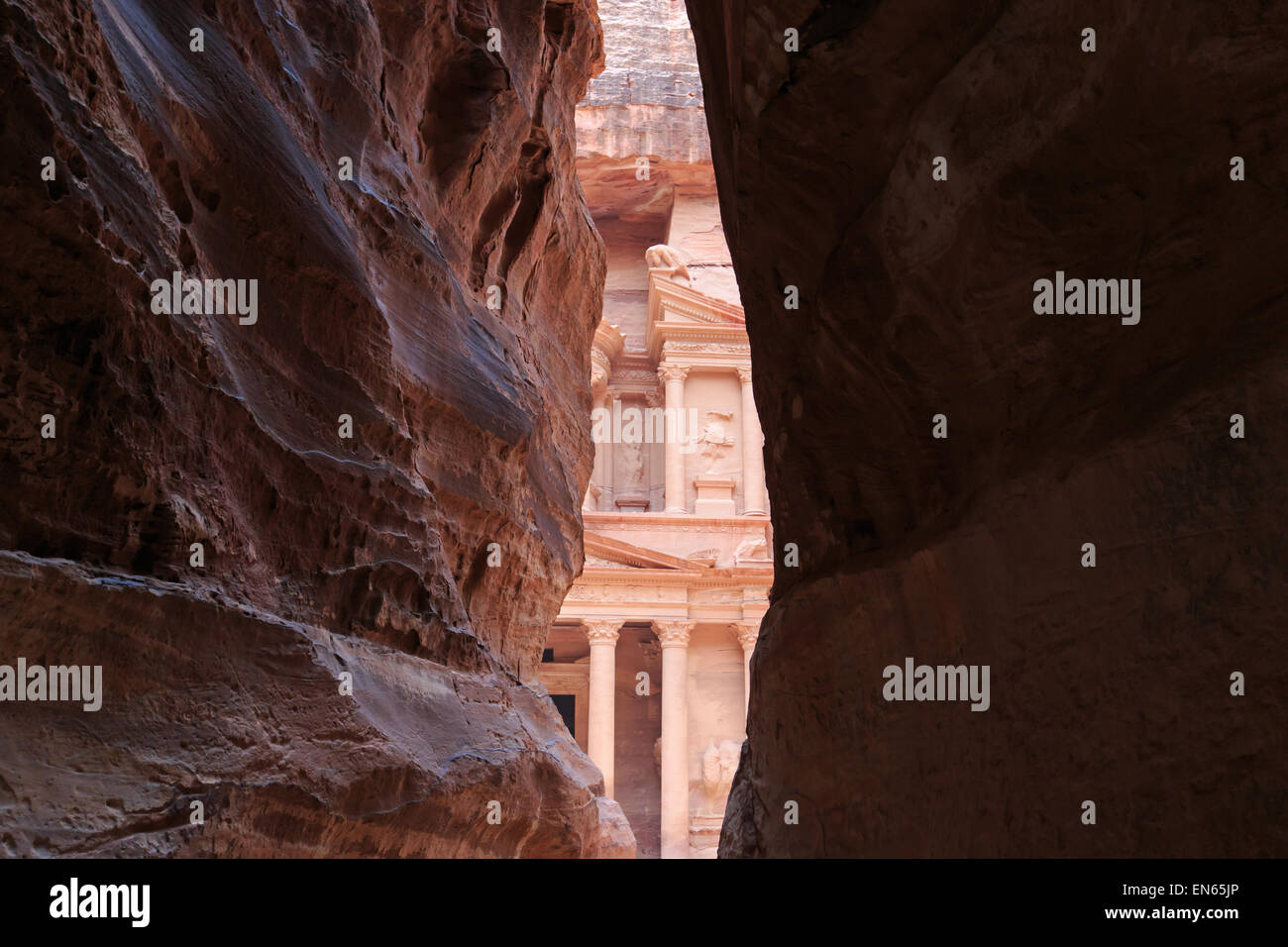 The Treasury,Al Khazneh, in Petra, Jordan Stock Photo - Alamy