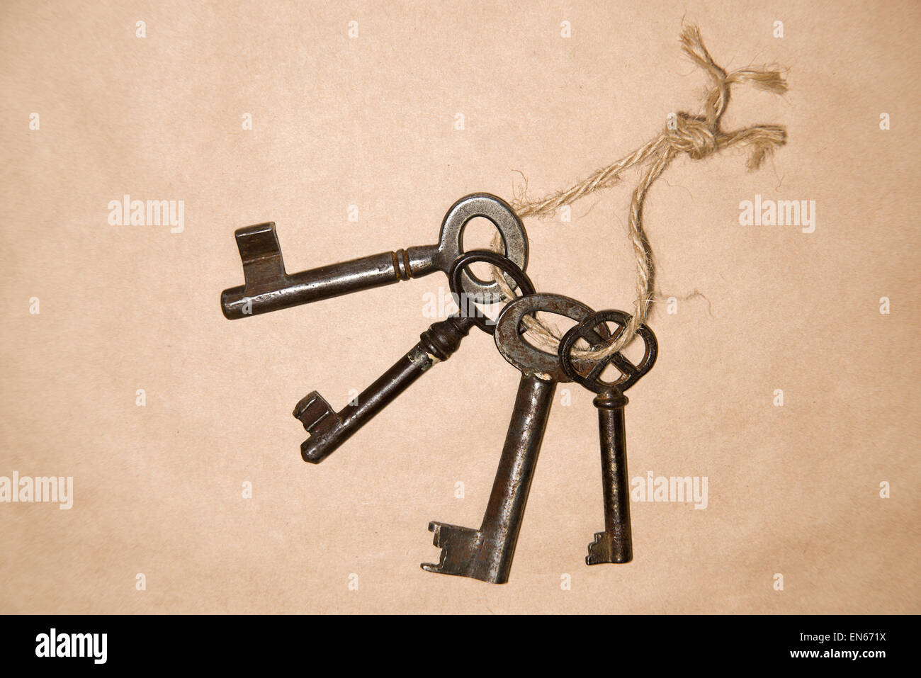 Some vintage keys on a rope on paper craft Stock Photo - Alamy