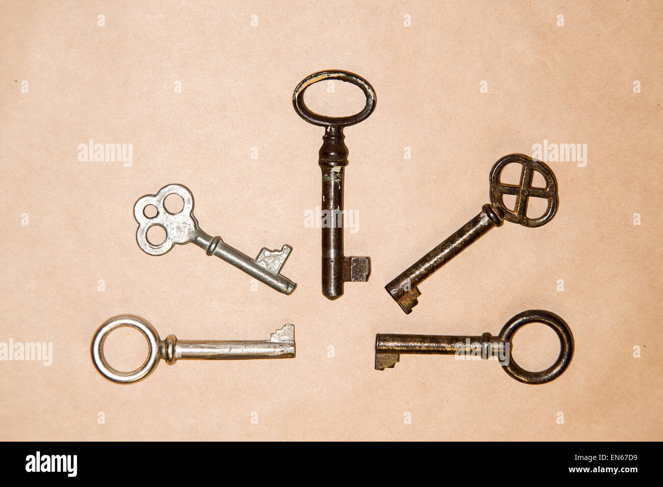 Some vintage keys from the locks on kraft paper Stock Photo - Alamy