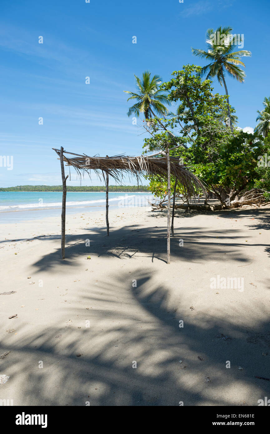 Photograph of a beach hut hi-res stock photography and images - Alamy