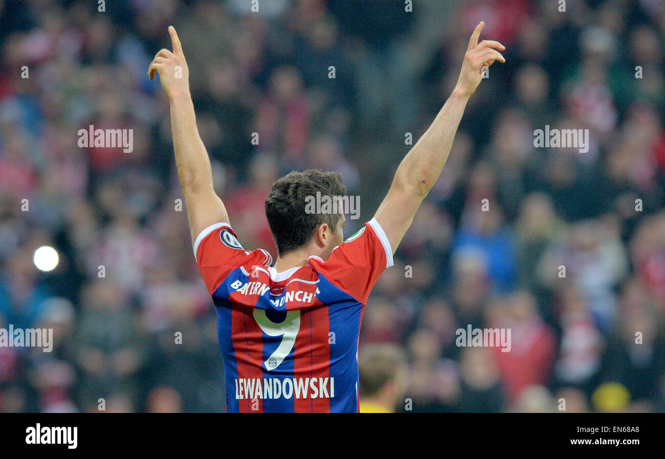 Munich, Germany. 28th Apr, 2015. Munich's Robert Lewandowski gestures ...