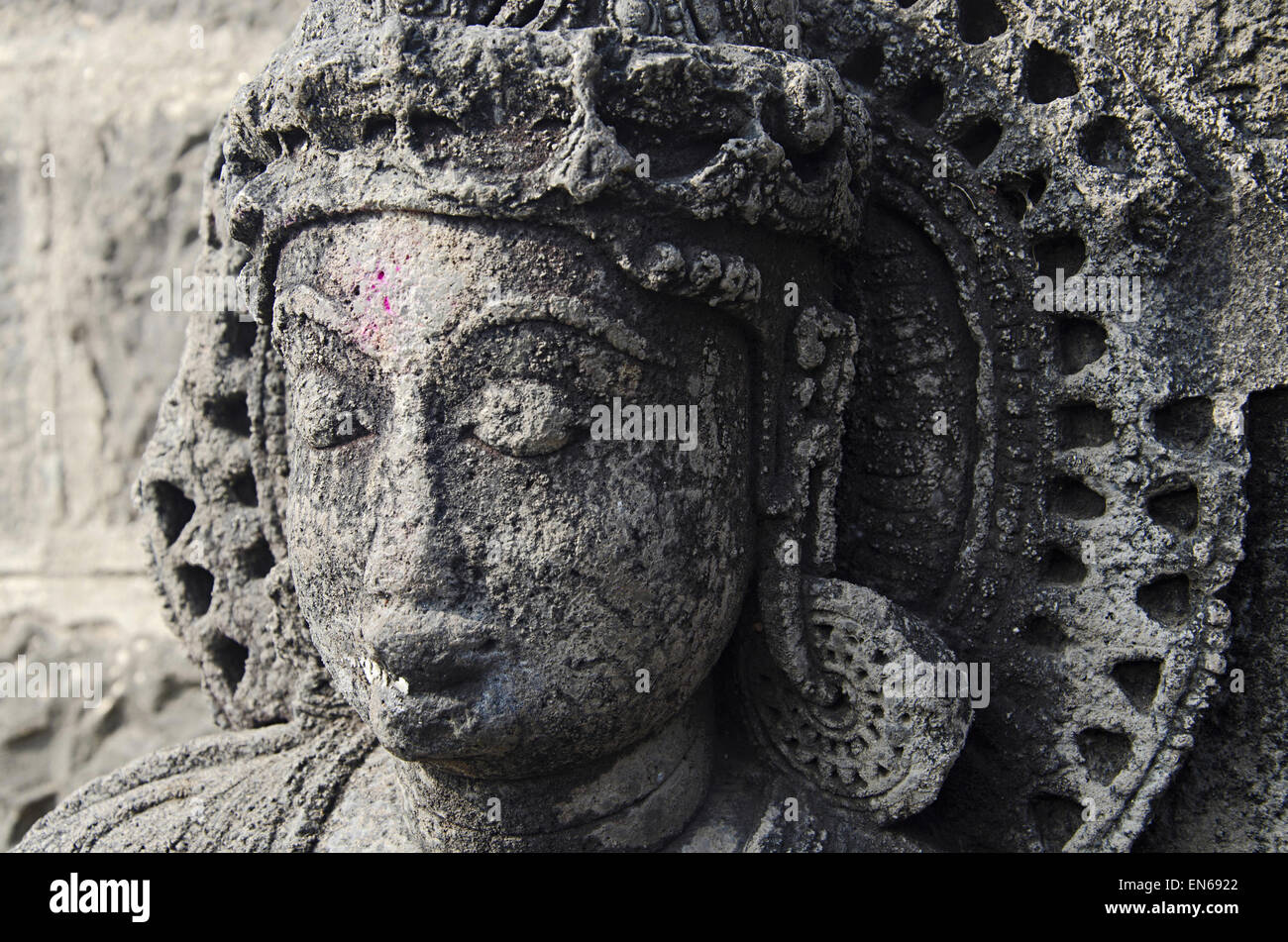 Sculpture idol carving hi-res stock photography and images - Alamy