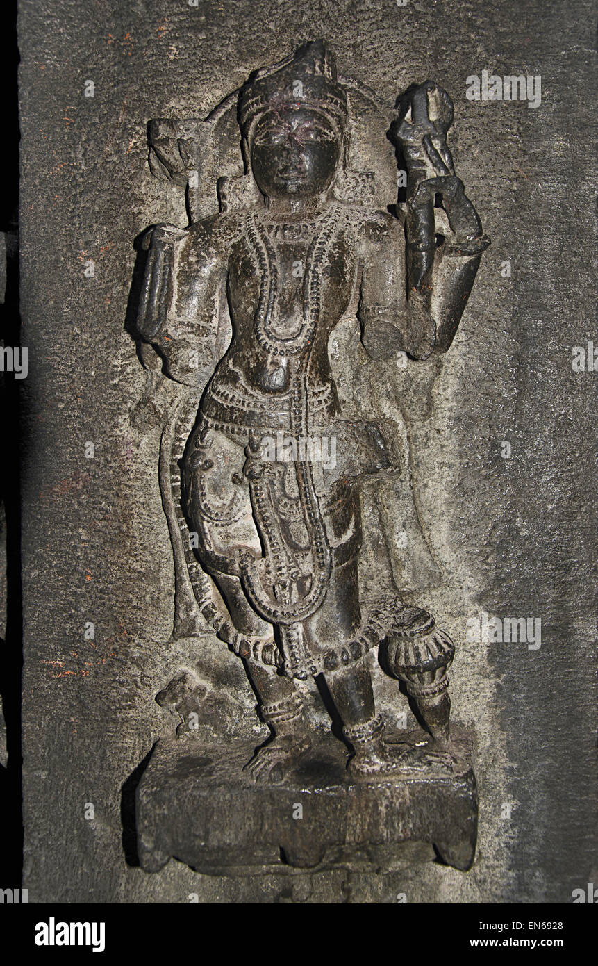 Idol carving hi-res stock photography and images - Alamy