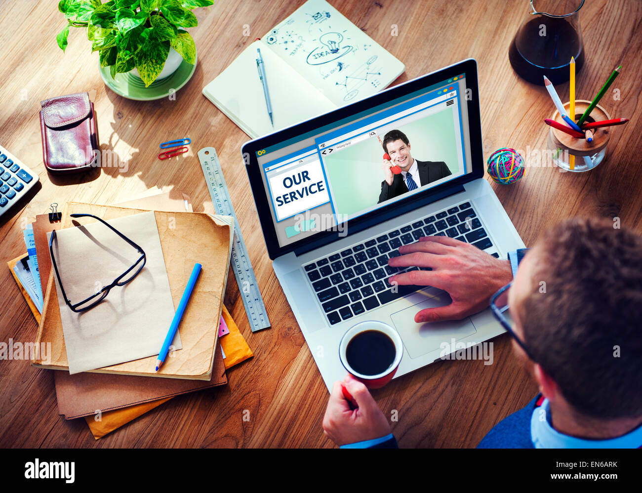 Customer service agent hi-res stock photography and images - Alamy