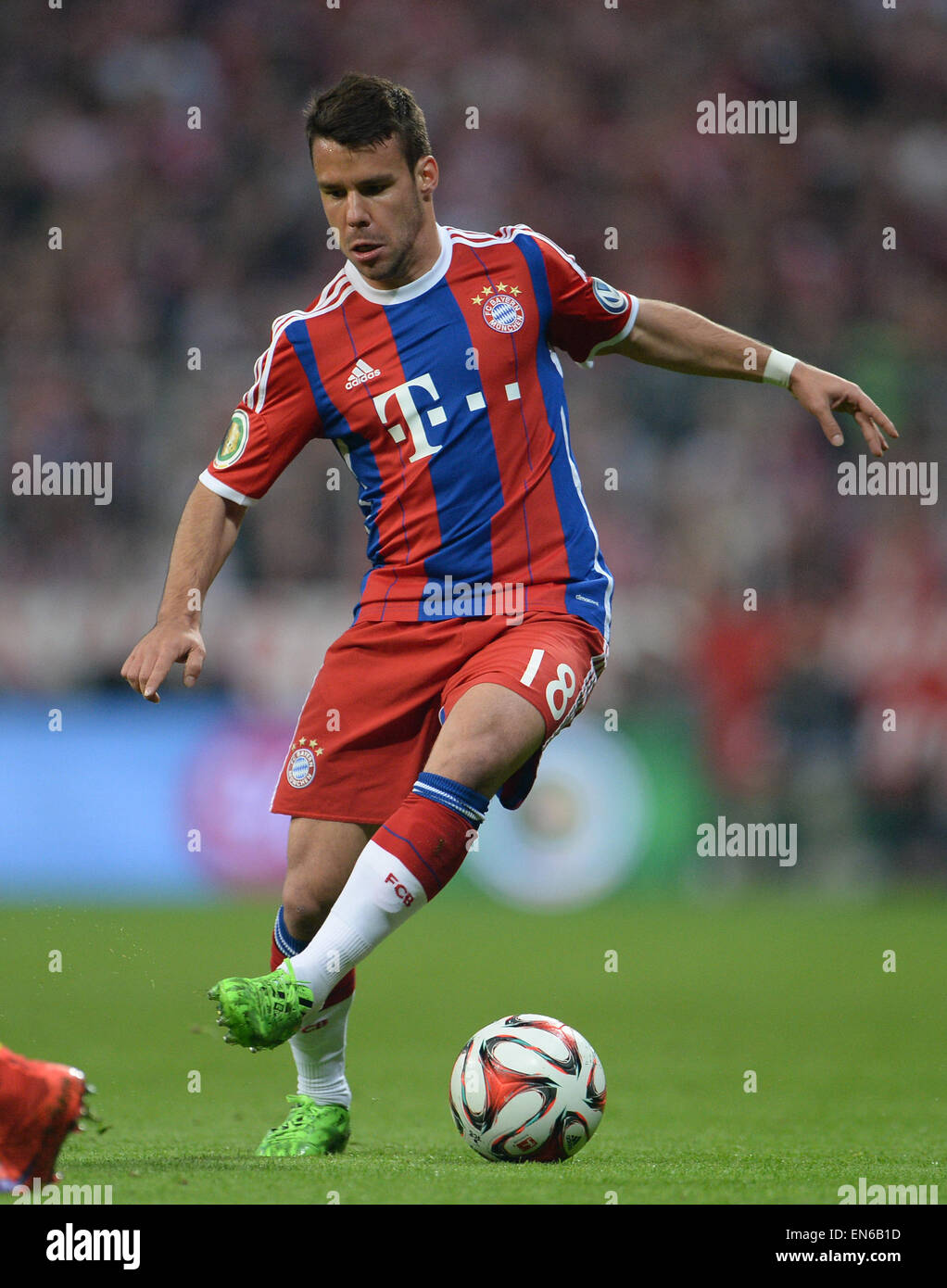 Munich, Germany. 28th Apr, 2015. Munich's Juan Bernat in action during ...