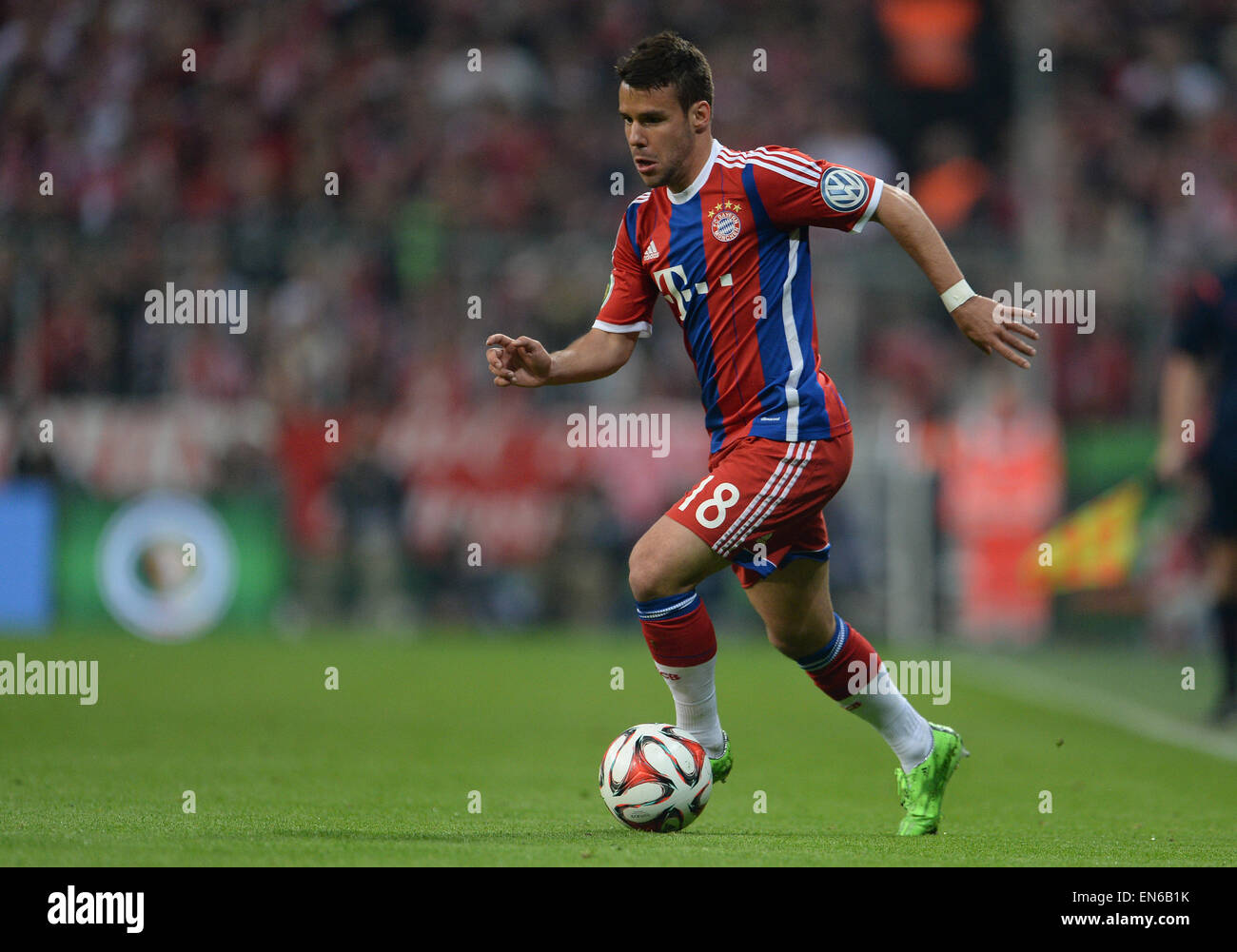 Munich, Germany. 28th Apr, 2015. Munich's Juan Bernat in action during ...