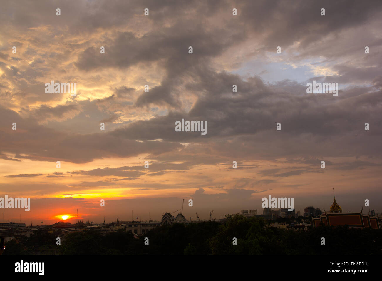 Cityscape background sunset sky hi-res stock photography and images - Alamy