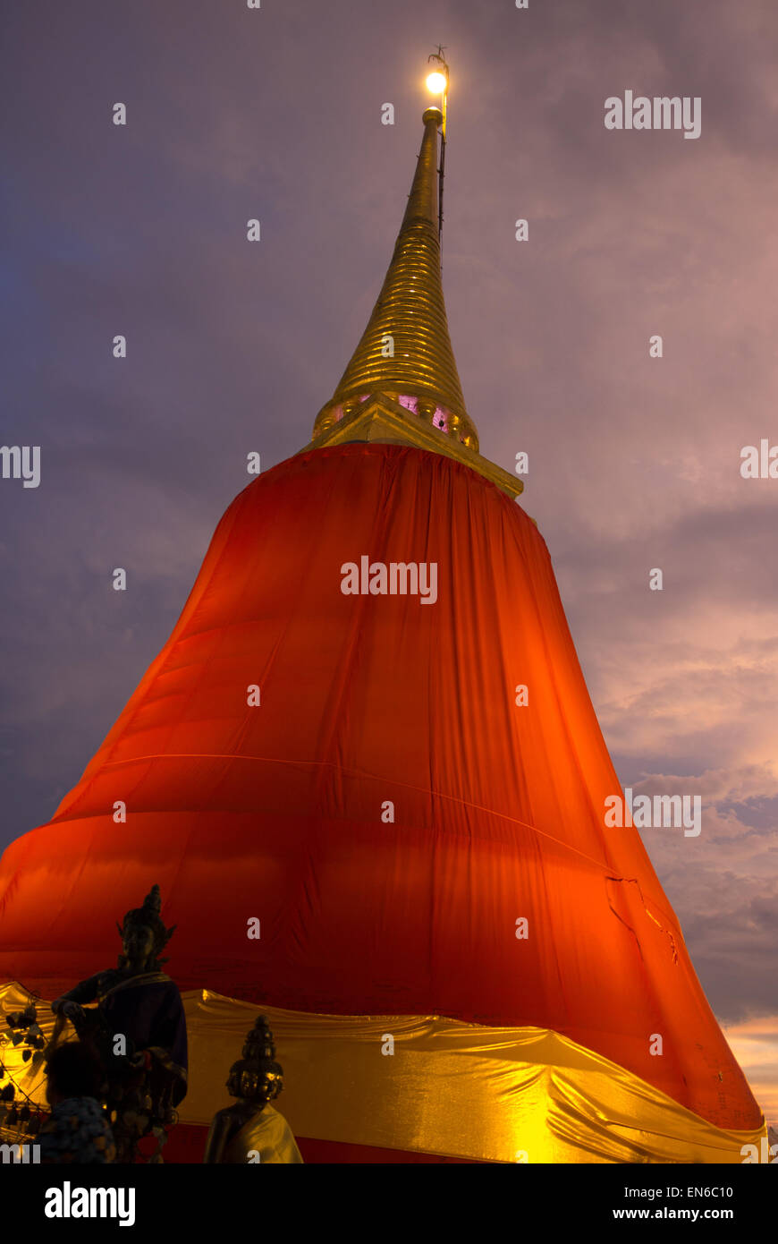 Golden mount temple hi-res stock photography and images - Alamy