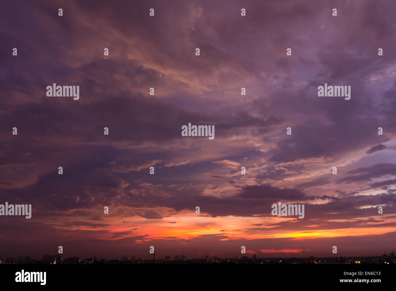 Cityscape background sunset sky hi-res stock photography and images - Alamy