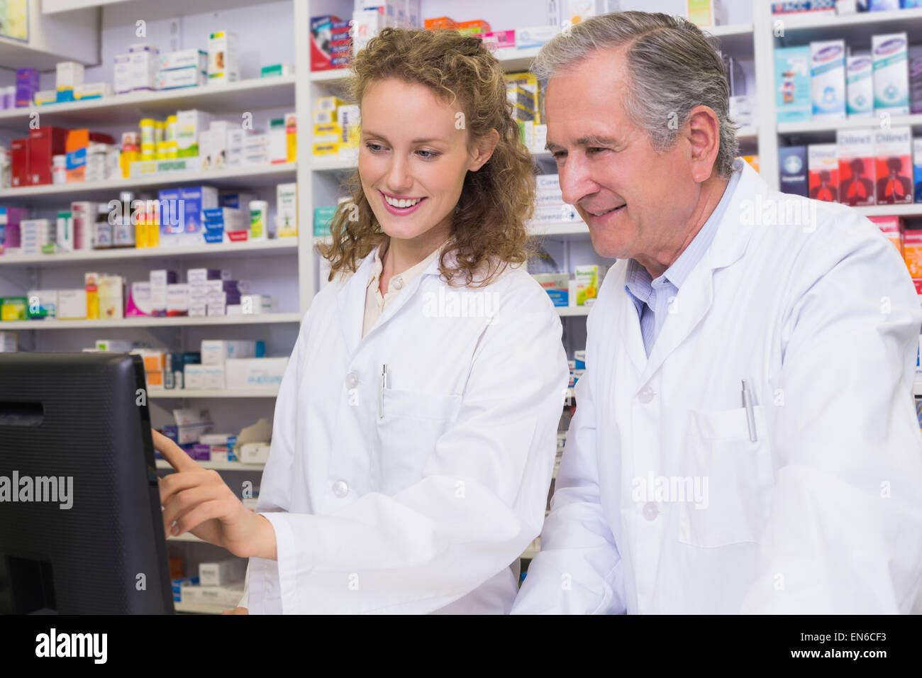 Team of pharmacists looking at computer Stock Photo - Alamy